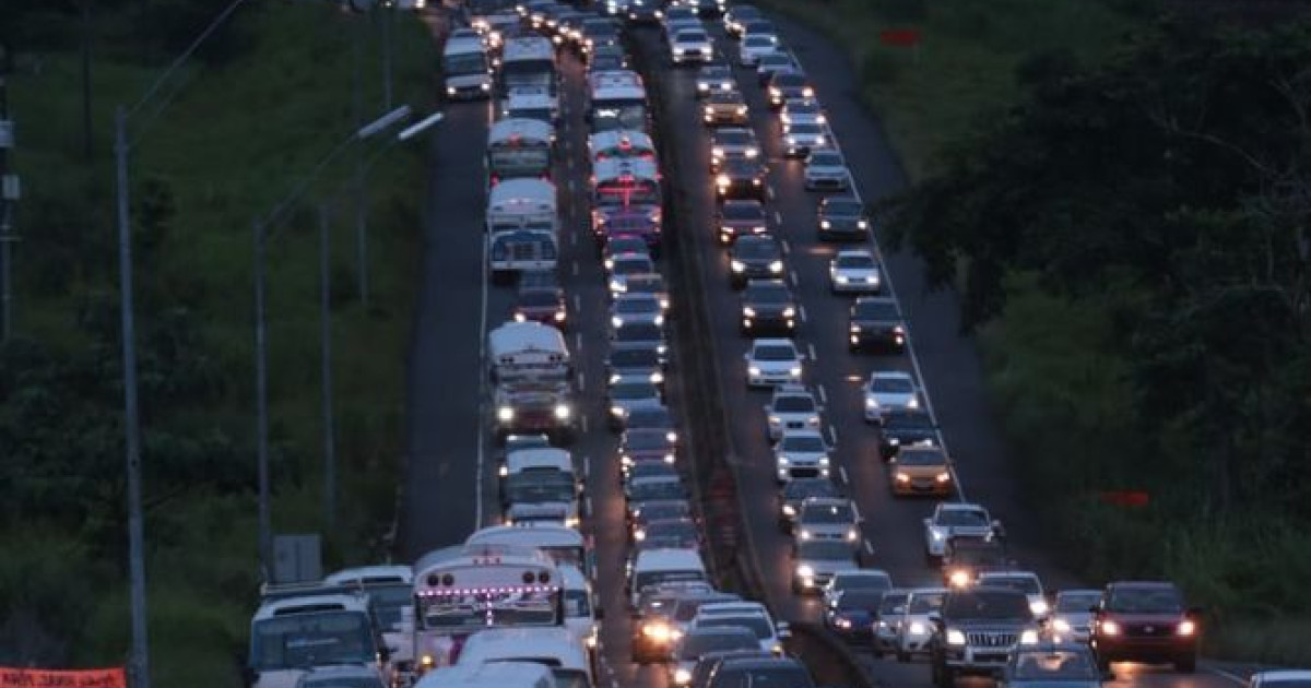 Drivers of Panama West protest traffic jams